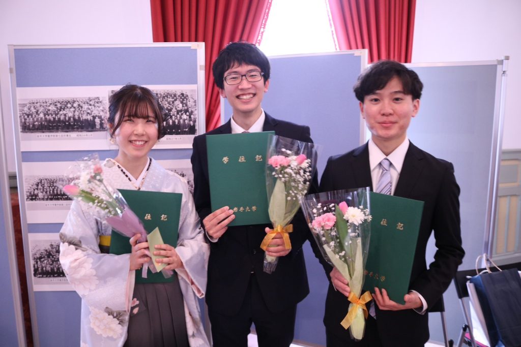 卒業式が行われました | 岩手大学獣医学部 獣医寄生虫学研究室